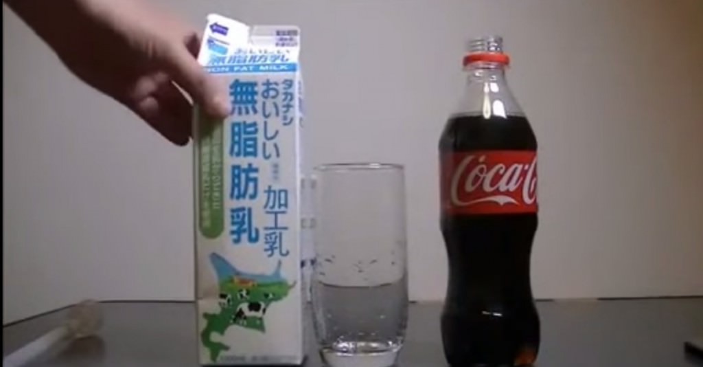 Mira El Extraño Efecto Que Se Produce Al Mezclar Leche Con Coca Cola ...