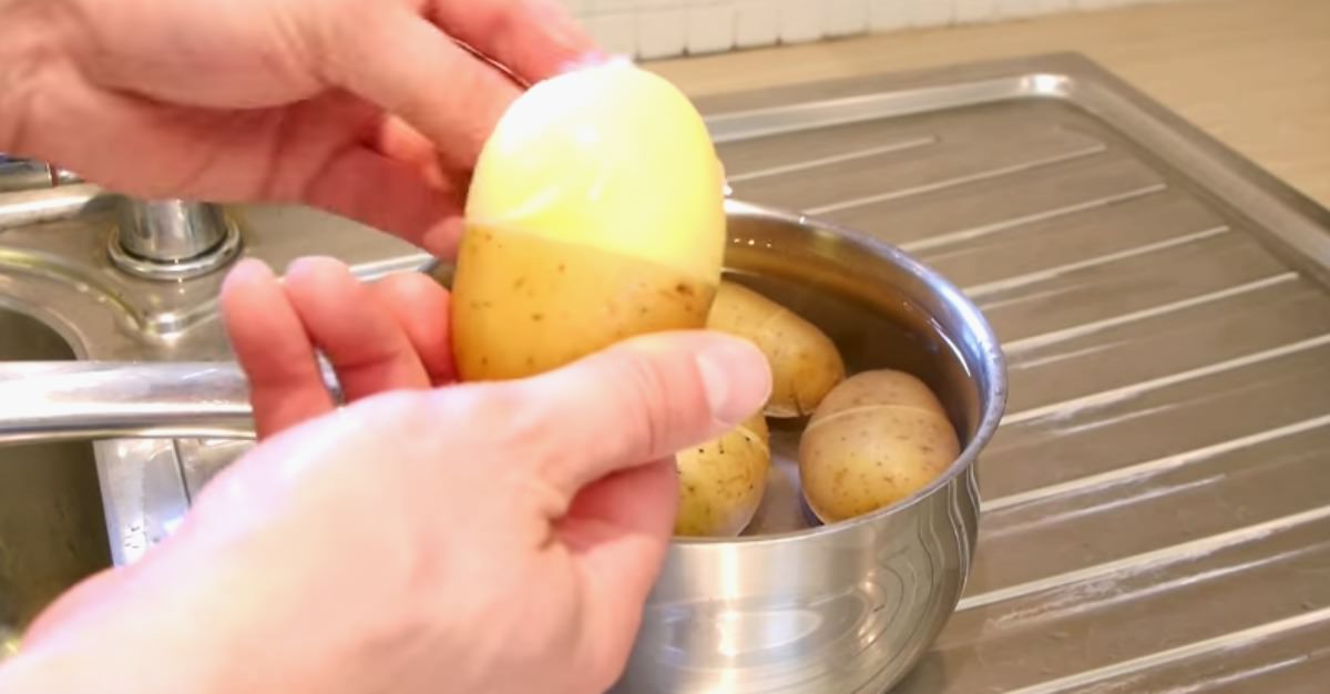 Excelente Dato Para Pelar Varias Papas De Una Forma Rápida Y Fácil | Tronya Excelente Dato Para Pelar Varias Papas De Una Forma Rápida Y Fácil | Tronya