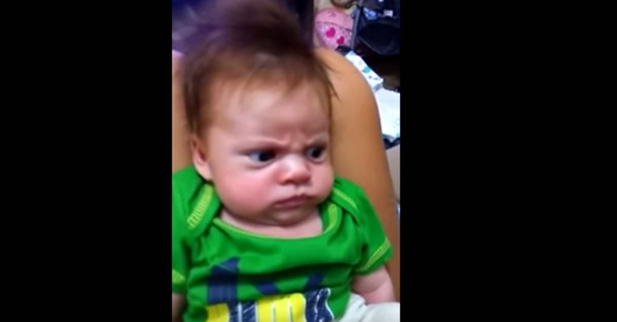 Este Bebé Está Realmente Molesto Y No Puede Evitar Expresarlo | Tronya