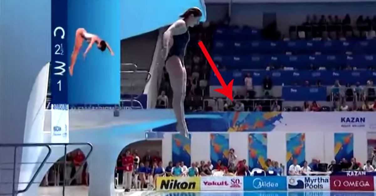 Esta Chica Realiza El Clavado Peor Ejecutado De La Historia… | Tronya