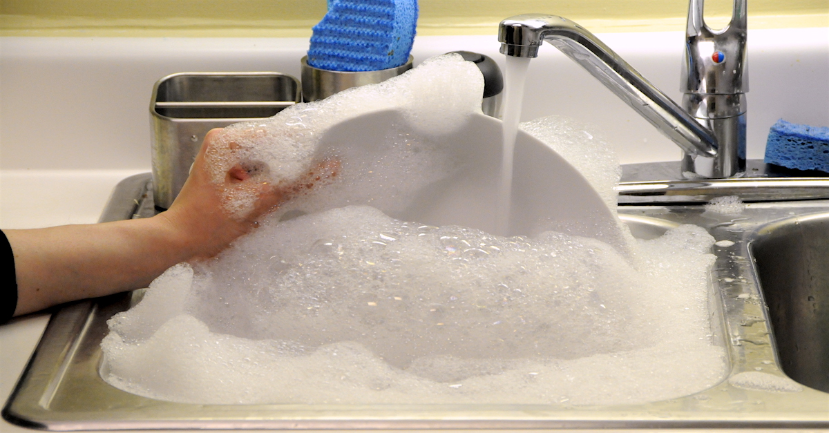 7 Formas En Las Que Lavar La Loza A Mano, Beneficia Tu Vida Y Tu Salud ...